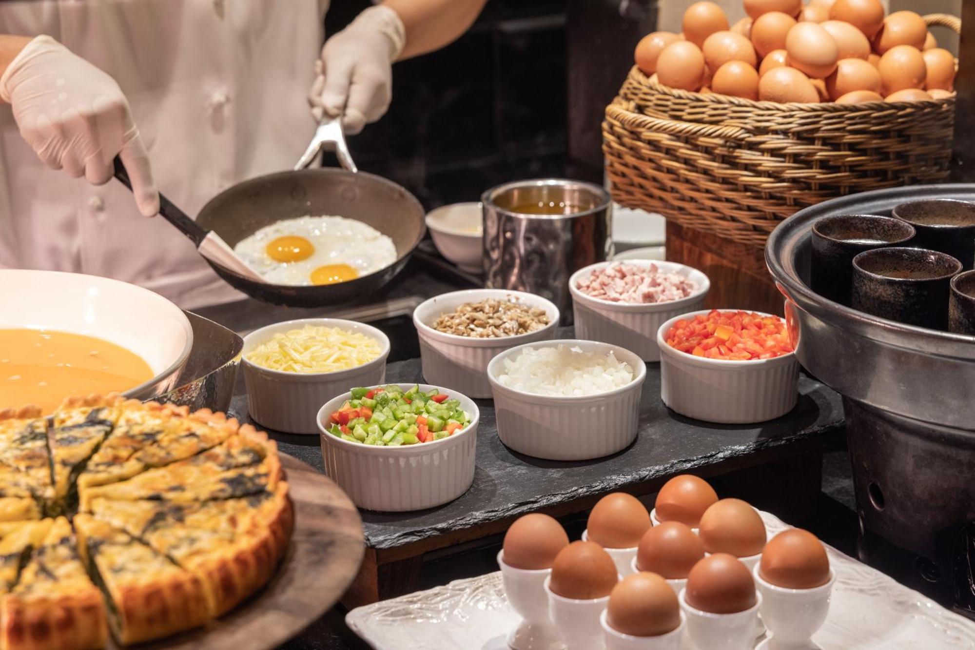 $260 - GRAND HYATT ERAWAN HOTEL BANGKOK - ACCOMMODATION IN THE CENTRE