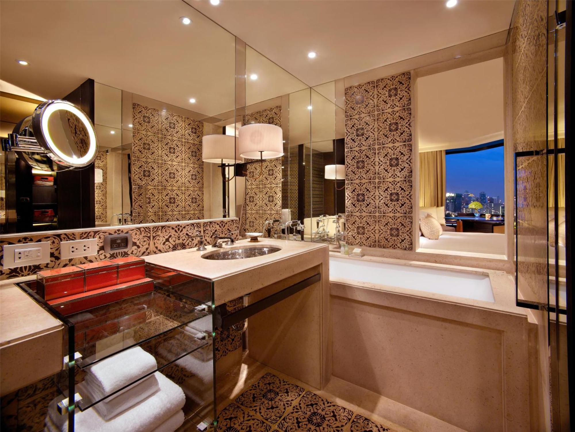 $260 - GRAND HYATT ERAWAN HOTEL BANGKOK - ACCOMMODATION IN THE CENTRE